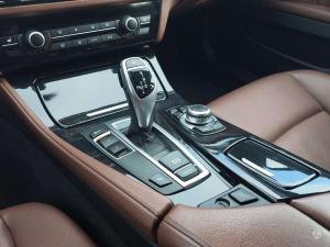 Grey BMW 520 2011 in Vilnius, with an engine capacity of 2.00 L and mileage of 284 thousand km for 9299 €, photo 17 on AUTOMOTO.COM.LV