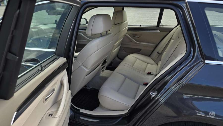 Pelēks BMW 520 2011 Marijampole, ar dzinēja tilpumu 2.00 L un nobraukumu 337 tūkst. km par 6900 €, foto 24 vietnē AUTOMOTO.COM.LV