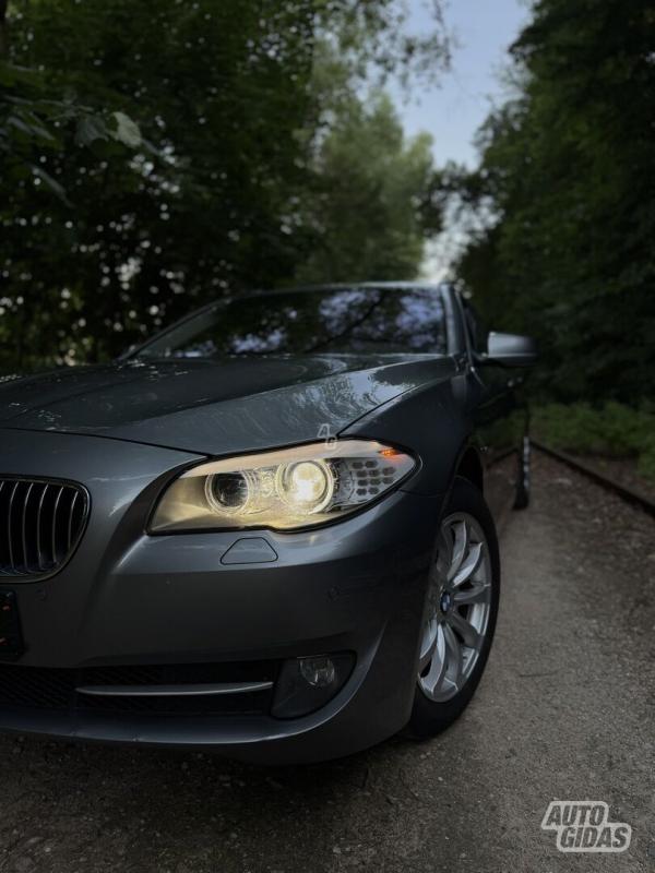 Grey BMW 520 2011 in Kaunas, with an engine capacity of 2.00 L and mileage of 320 thousand km for 7300 €, photo 7 on AUTOMOTO.COM.LV