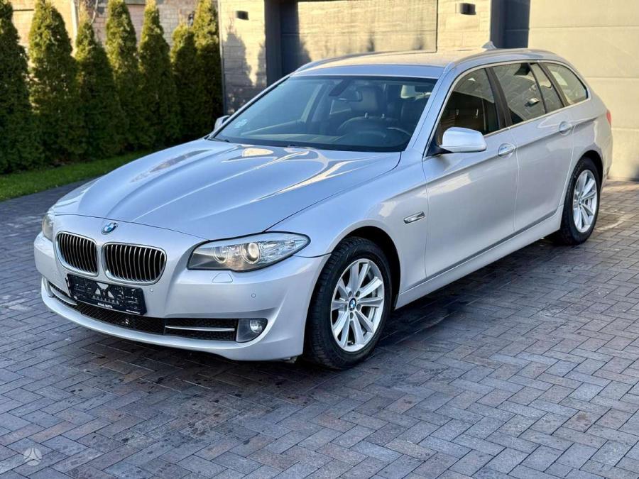 Grey BMW 520 2012 in Siauliai, with an engine capacity of 2.00 L and mileage of 223 thousand km for 8200 €, photo 1 on AUTOMOTO.COM.LV