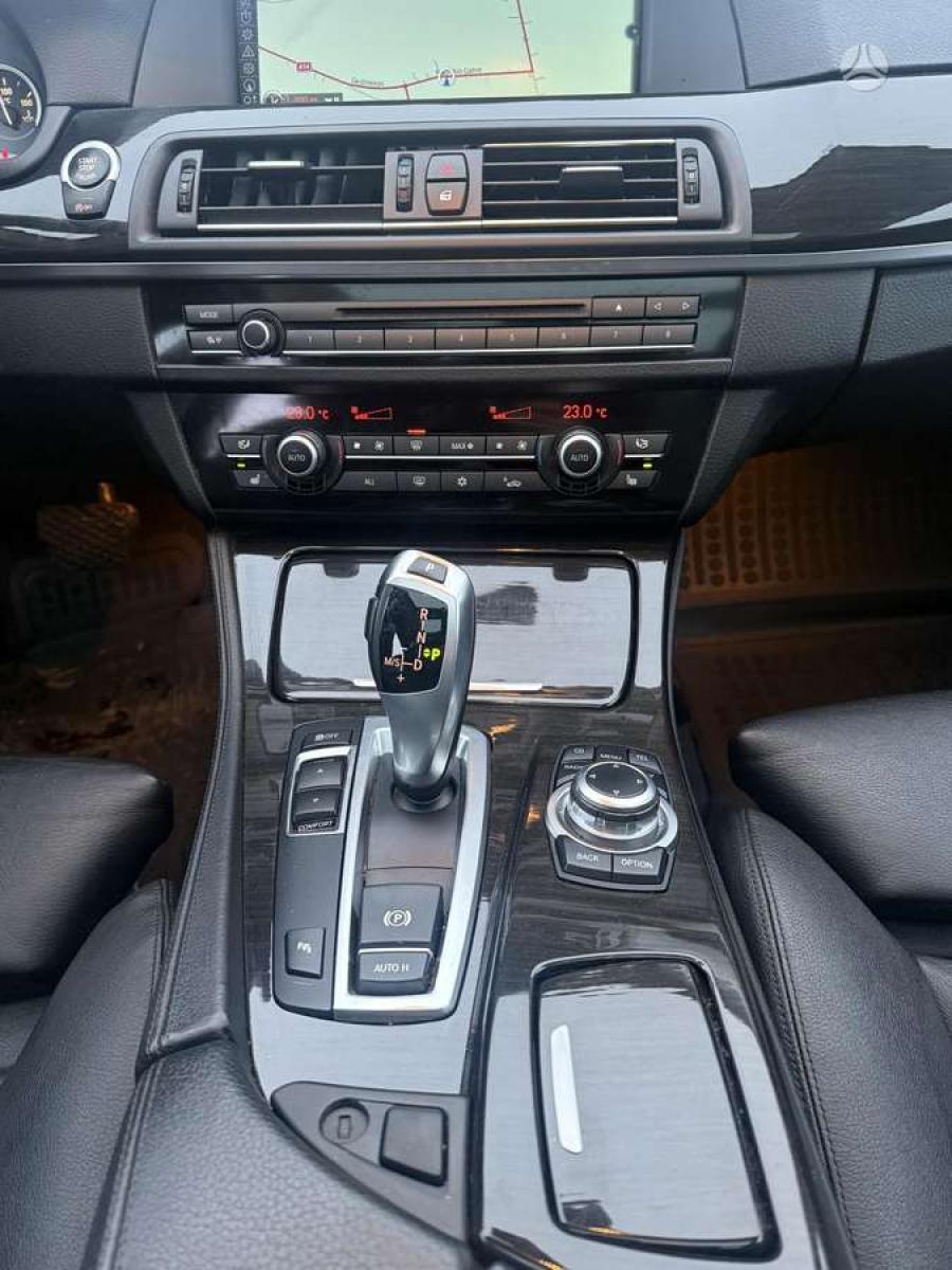 Grey BMW 520 2012 in Utena, with an engine capacity of 2.00 L and mileage of 287 thousand km for 7600 €, photo 11 on AUTOMOTO.COM.LV