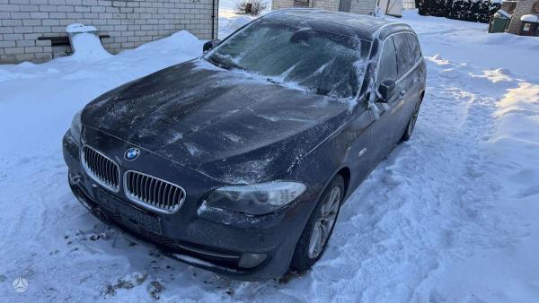 Grey BMW 520 2012 in Raseiniai, with an engine capacity of 2.00 L and mileage of 384 thousand km for 4500 €, photo 1 on AUTOMOTO.COM.LV