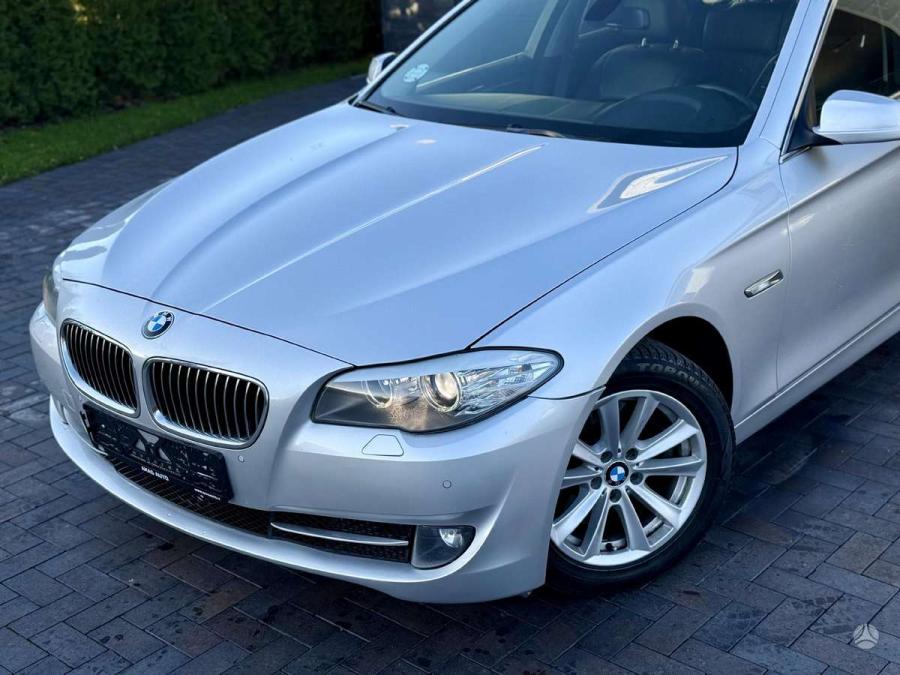 Grey BMW 520 2012 in Siauliai, with an engine capacity of 2.00 L and mileage of 223 thousand km for 7900 €, photo 1 on AUTOMOTO.COM.LV