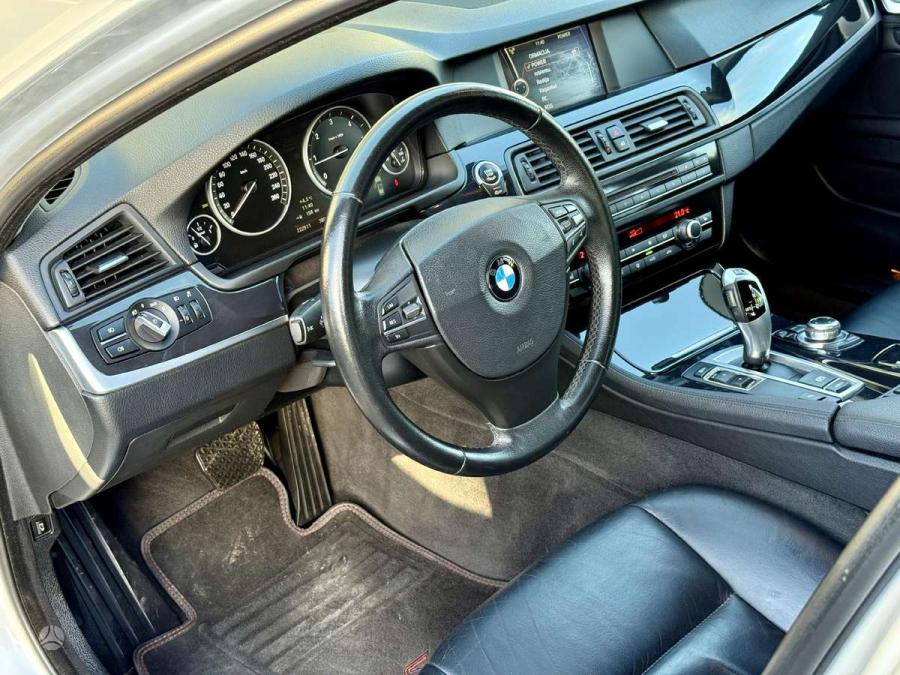 Grey BMW 520 2012 in Siauliai, with an engine capacity of 2.00 L and mileage of 223 thousand km for 7900 €, photo 13 on AUTOMOTO.COM.LV