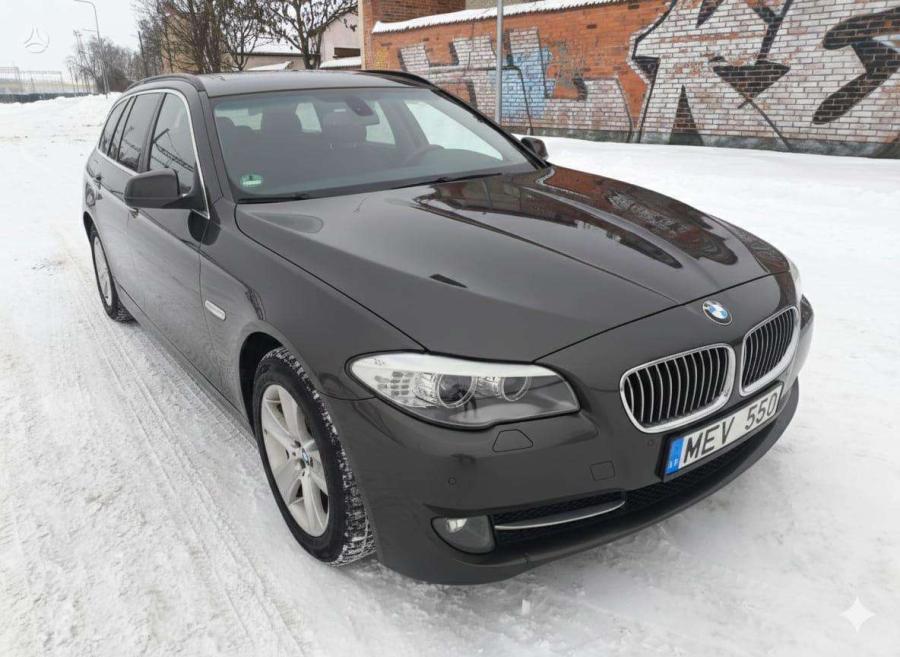 Pelēks BMW 520 2012 Šauļi, ar dzinēja tilpumu 2.00 L un nobraukumu 304 tūkst. km par 8500 €, foto 3 vietnē AUTOMOTO.COM.LV
