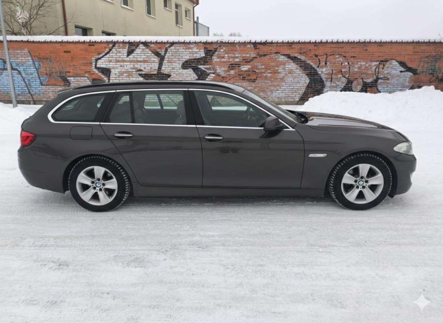 Pelēks BMW 520 2012 Šauļi, ar dzinēja tilpumu 2.00 L un nobraukumu 304 tūkst. km par 8500 €, foto 7 vietnē AUTOMOTO.COM.LV