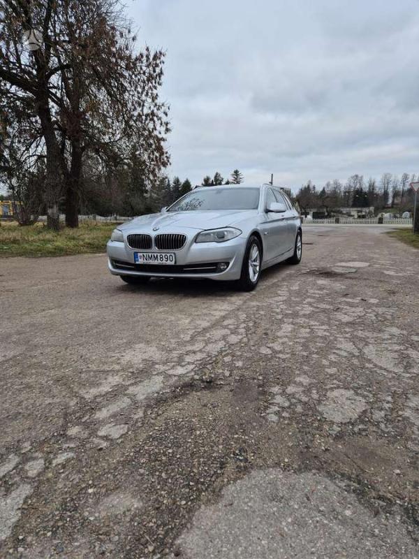 Grey BMW 520 2012 in Ariogala, with an engine capacity of 2.00 L and mileage of 370 thousand km for 6550 €, photo 3 on AUTOMOTO.COM.LV