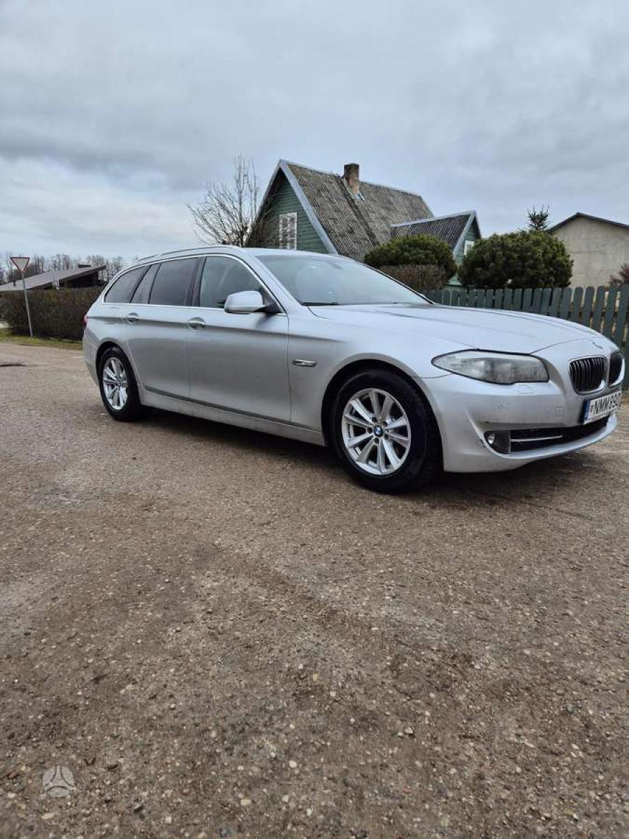 Grey BMW 520 2012 in Ariogala, with an engine capacity of 2.00 L and mileage of 370 thousand km for 6550 €, photo 4 on AUTOMOTO.COM.LV
