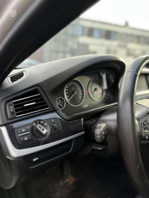 Grey BMW 520 2012 in Kaunas, with an engine capacity of 2.00 L and mileage of 401 thousand km for 5900 €, photo 11 on AUTOMOTO.COM.LV