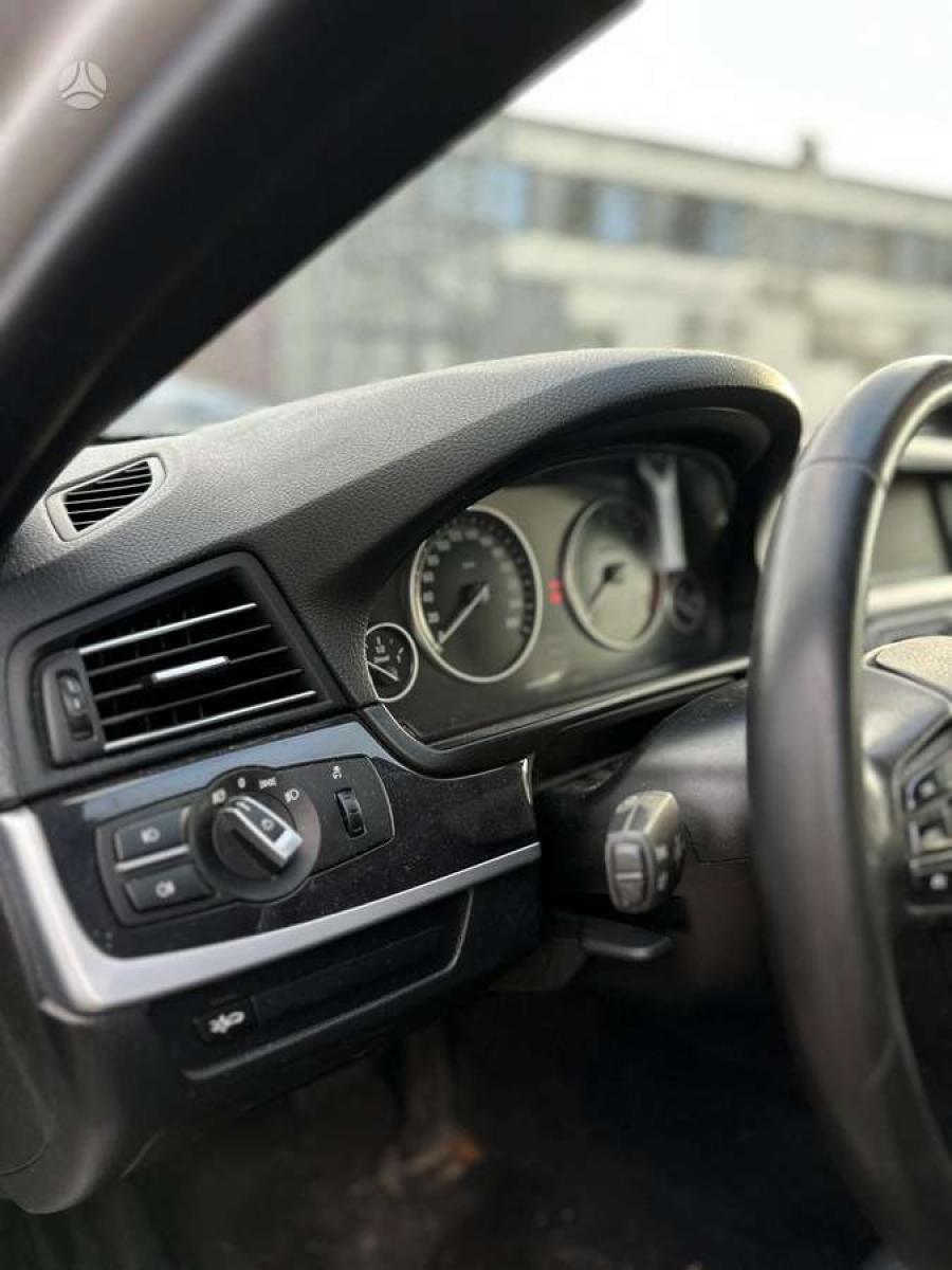 Grey BMW 520 2012 in Kaunas, with an engine capacity of 2.00 L and mileage of 401 thousand km for 5900 €, photo 11 on AUTOMOTO.COM.LV