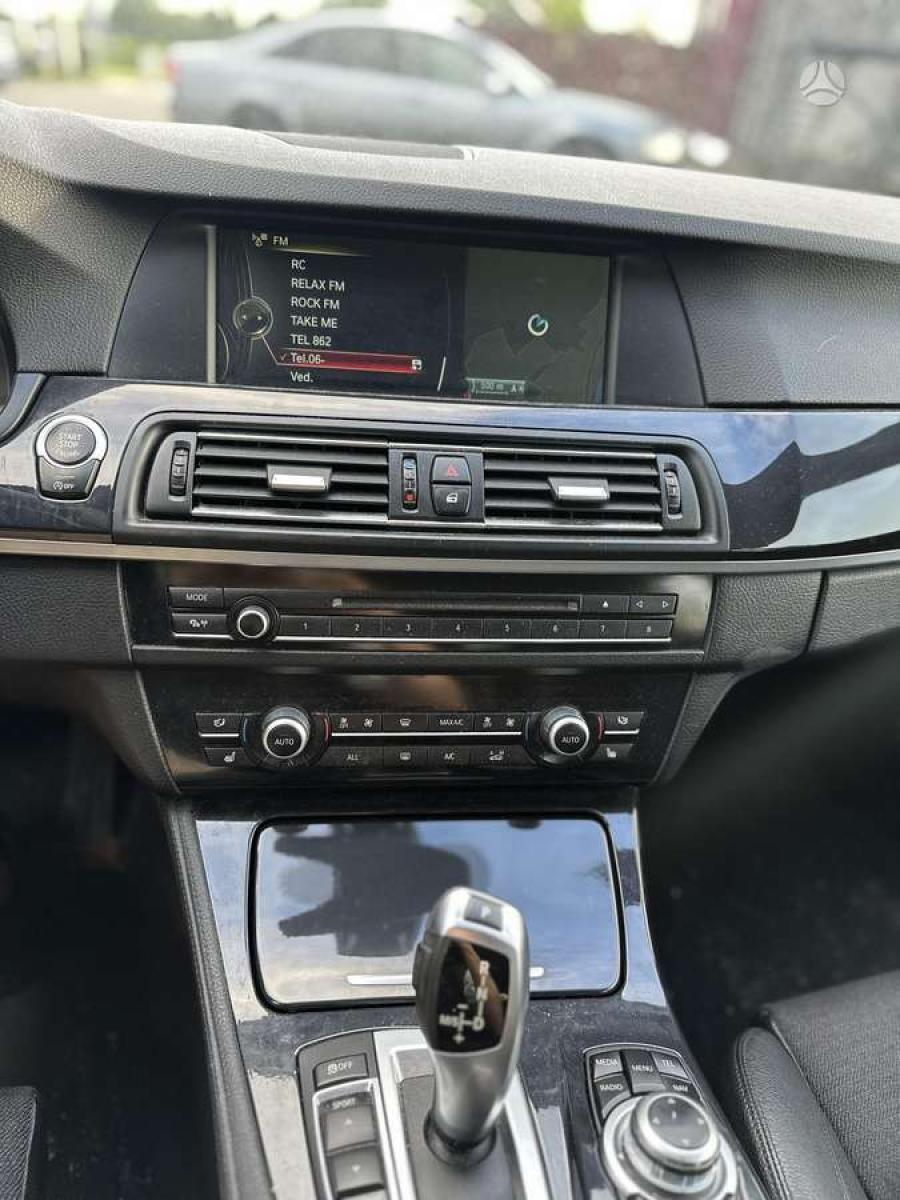 Grey BMW 520 2012 in Kaunas, with an engine capacity of 2.00 L and mileage of 401 thousand km for 5900 €, photo 12 on AUTOMOTO.COM.LV