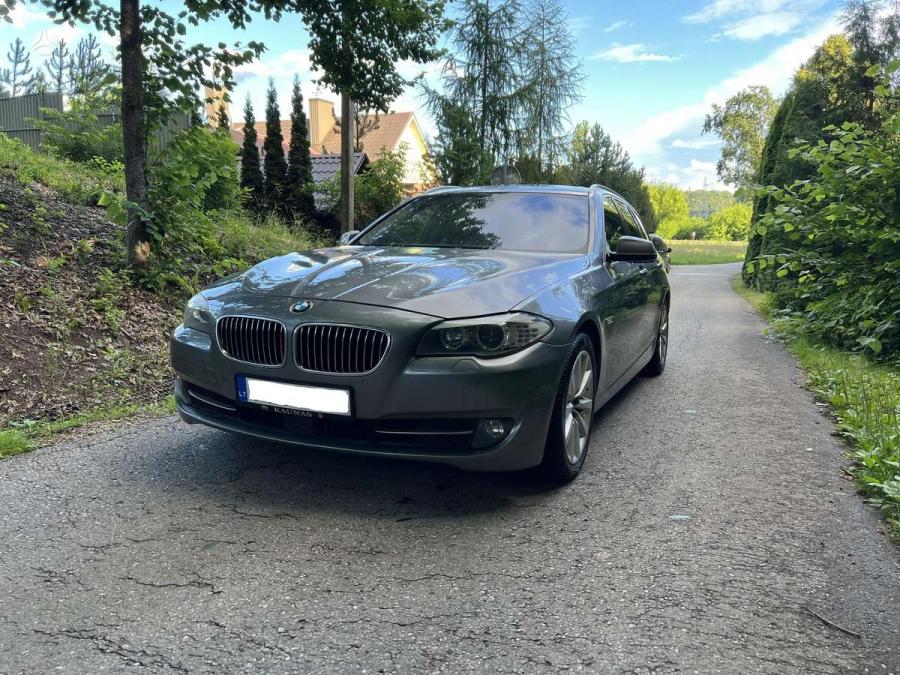 Grey BMW 520 2012 in Kaunas, with an engine capacity of 2.00 L and mileage of 321 thousand km for 8500 €, photo 1 on AUTOMOTO.COM.LV