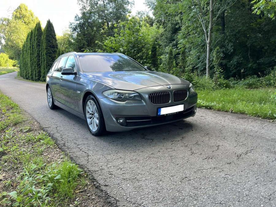 Grey BMW 520 2012 in Kaunas, with an engine capacity of 2.00 L and mileage of 321 thousand km for 8500 €, photo 4 on AUTOMOTO.COM.LV