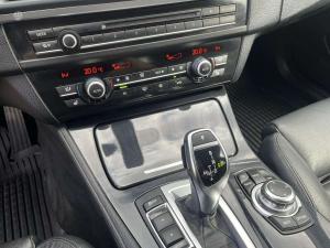 Grey BMW 520 2012 in Jonava, with an engine capacity of 2.00 L and mileage of 341 thousand km for 6900 €, photo 13 on AUTOMOTO.COM.LV