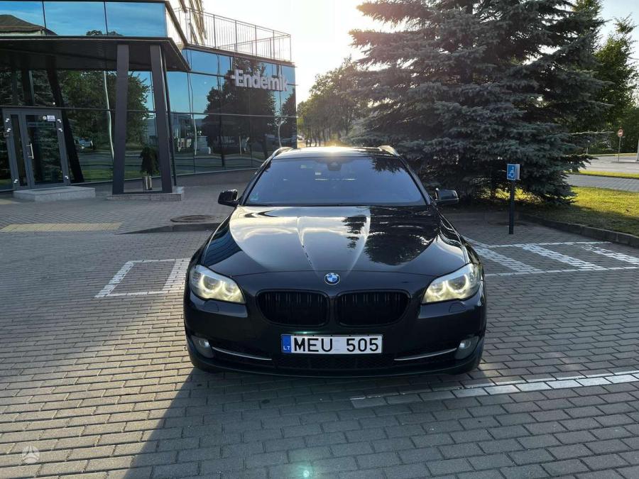 Grey BMW 520 2012 in Siauliai, with an engine capacity of 2.00 L and mileage of 340 thousand km for 7900 €, photo 3 on AUTOMOTO.COM.LV