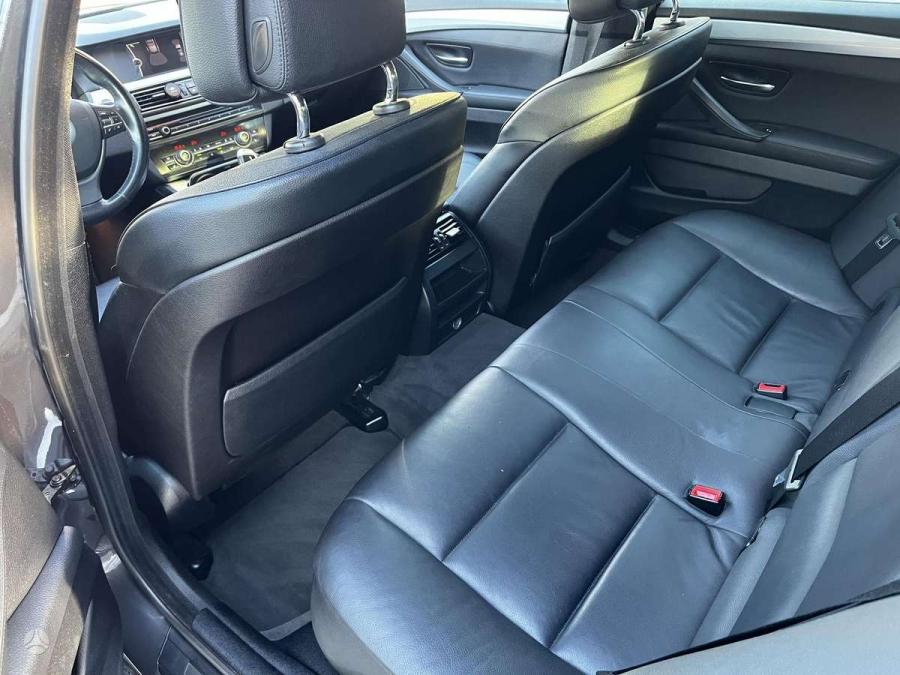 Grey BMW 520 2012 in Siauliai, with an engine capacity of 2.00 L and mileage of 340 thousand km for 7900 €, photo 17 on AUTOMOTO.COM.LV