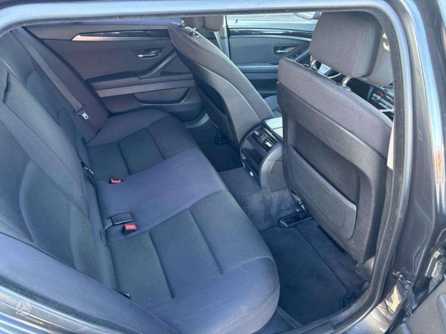 Grey BMW 520 2012 in Radviliskis, with an engine capacity of 2.00 L and mileage of 340 thousand km for 6750 €, photo 11 on AUTOMOTO.COM.LV