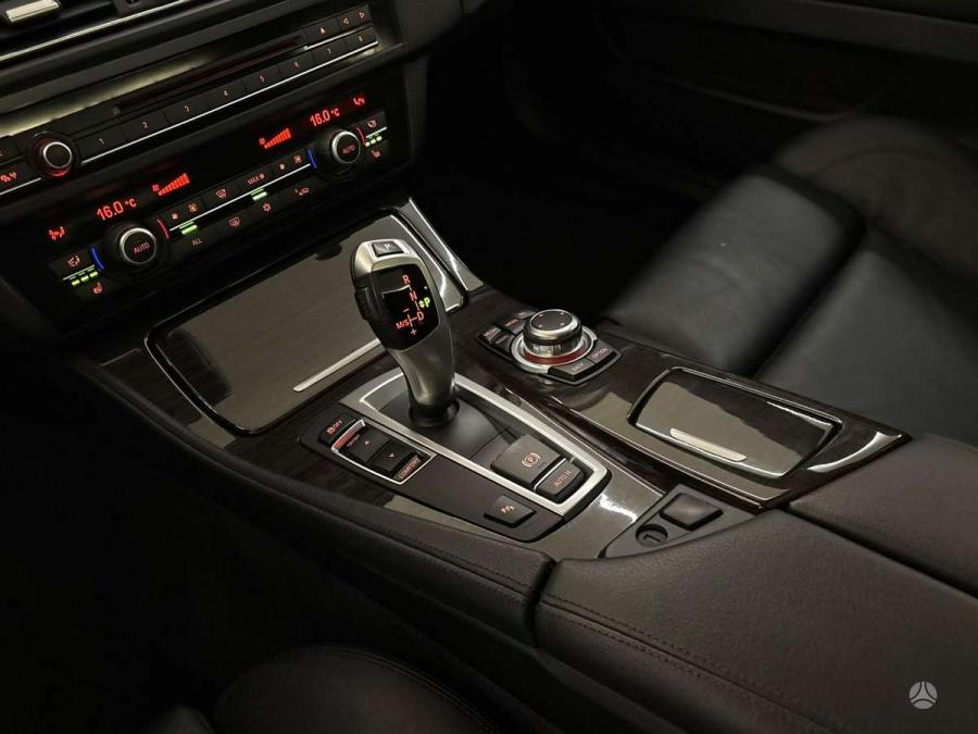 Grey BMW 520 2012 in Marijampole, with an engine capacity of 2.00 L and mileage of 312 thousand km for 9999 €, photo 11 on AUTOMOTO.COM.LV
