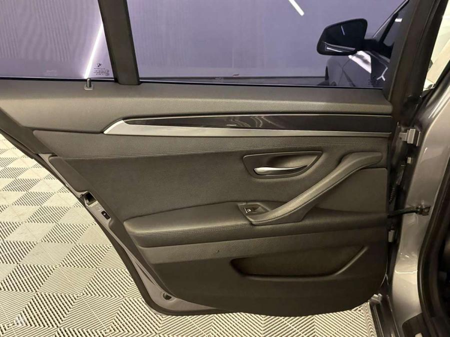 Grey BMW 520 2012 in Marijampole, with an engine capacity of 2.00 L and mileage of 218 thousand km for 8750 €, photo 21 on AUTOMOTO.COM.LV