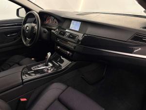 Grey BMW 520 2012 in Marijampole, with an engine capacity of 2.00 L and mileage of 218 thousand km for 8750 €, photo 23 on AUTOMOTO.COM.LV