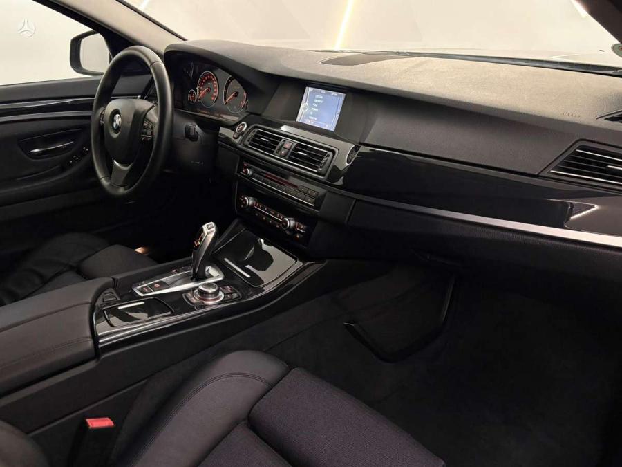 Grey BMW 520 2012 in Marijampole, with an engine capacity of 2.00 L and mileage of 218 thousand km for 8750 €, photo 23 on AUTOMOTO.COM.LV