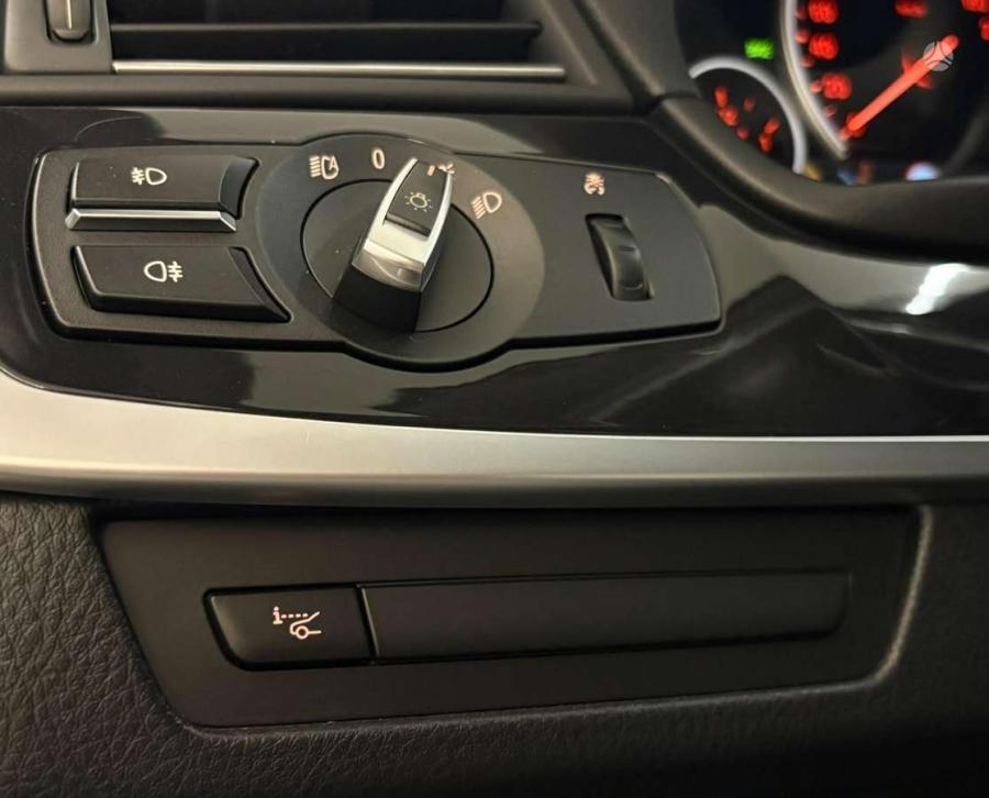 Grey BMW 520 2012 in Marijampole, with an engine capacity of 2.00 L and mileage of 218 thousand km for 8750 €, photo 25 on AUTOMOTO.COM.LV