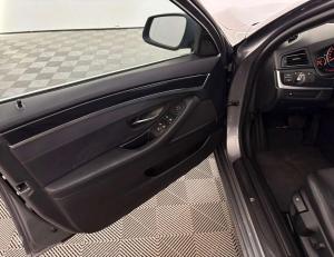 Grey BMW 520 2012 in Marijampole, with an engine capacity of 2.00 L and mileage of 218 thousand km for 8750 €, photo 31 on AUTOMOTO.COM.LV