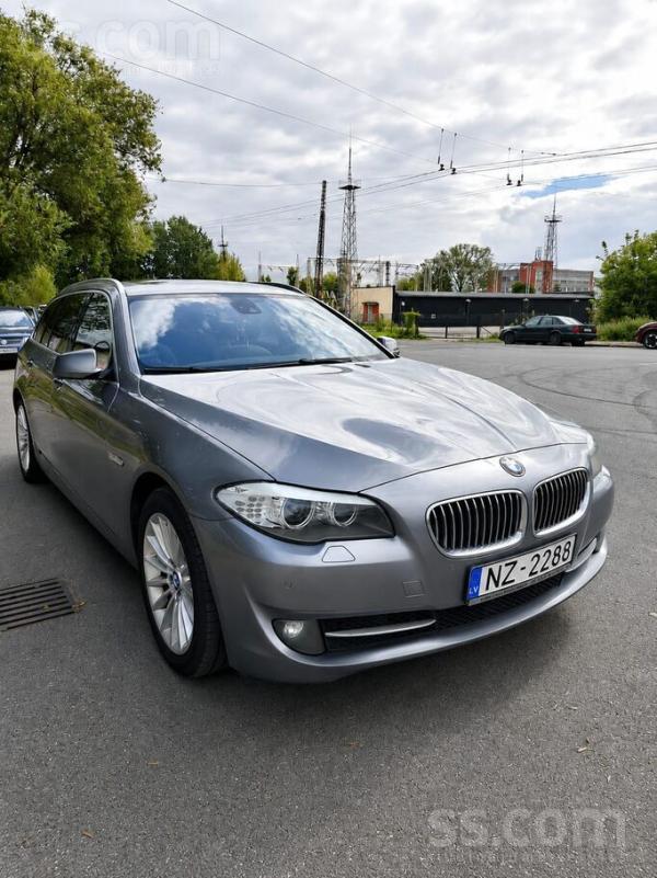 Grey BMW 520 2012 in Riga, with an engine capacity of 2.00 L and mileage of 363 thousand km for 7990 €, photo 3 on AUTOMOTO.COM.LV