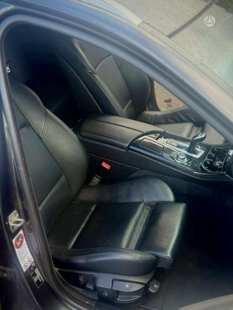Grey BMW 520 2012 in Kaunas, with an engine capacity of 2.00 L and mileage of 314 thousand km for 8400 €, photo 17 on AUTOMOTO.COM.LV