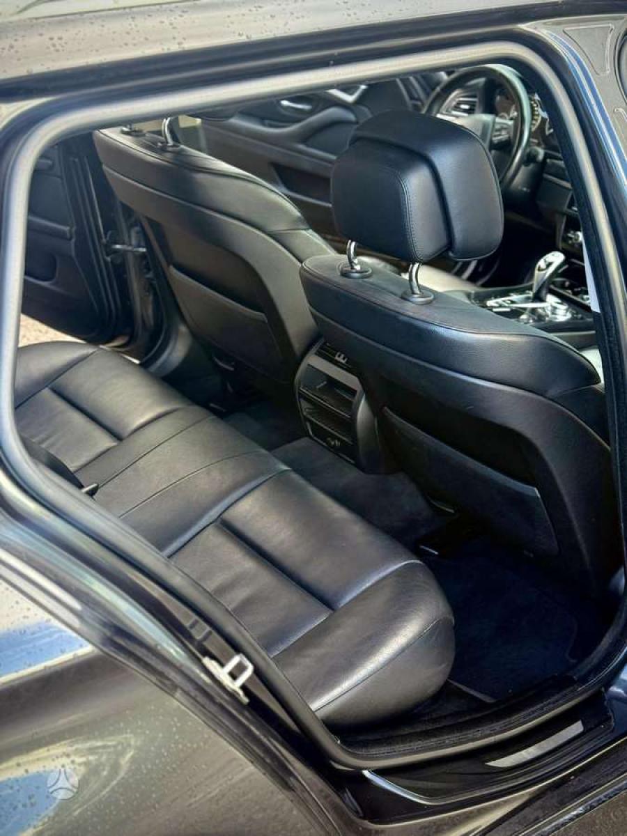 Grey BMW 520 2012 in Kaunas, with an engine capacity of 2.00 L and mileage of 314 thousand km for 8400 €, photo 18 on AUTOMOTO.COM.LV