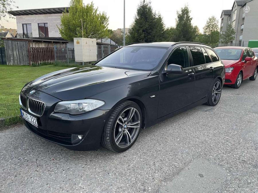 Grey BMW 520 2012 in Sakiai, with an engine capacity of 2.00 L and mileage of 232 thousand km for 8900 €, photo 3 on AUTOMOTO.COM.LV