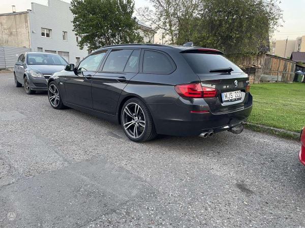 BMW 520 2012 in Sakiai on AUTOMOTO.COM.LV Grey BMW 520 2012 in Sakiai, with an engine capacity of 2.00 L and mileage of 232 thousand km for 8900 €, photo 4 on AUTOMOTO.COM.LV