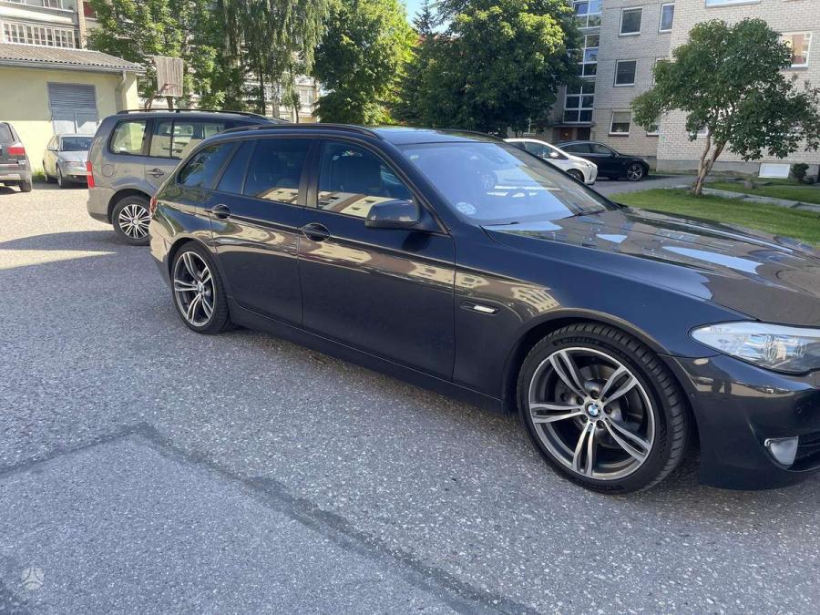 Grey BMW 520 2012 in Sakiai, with an engine capacity of 2.00 L and mileage of 232 thousand km for 8900 €, photo 6 on AUTOMOTO.COM.LV