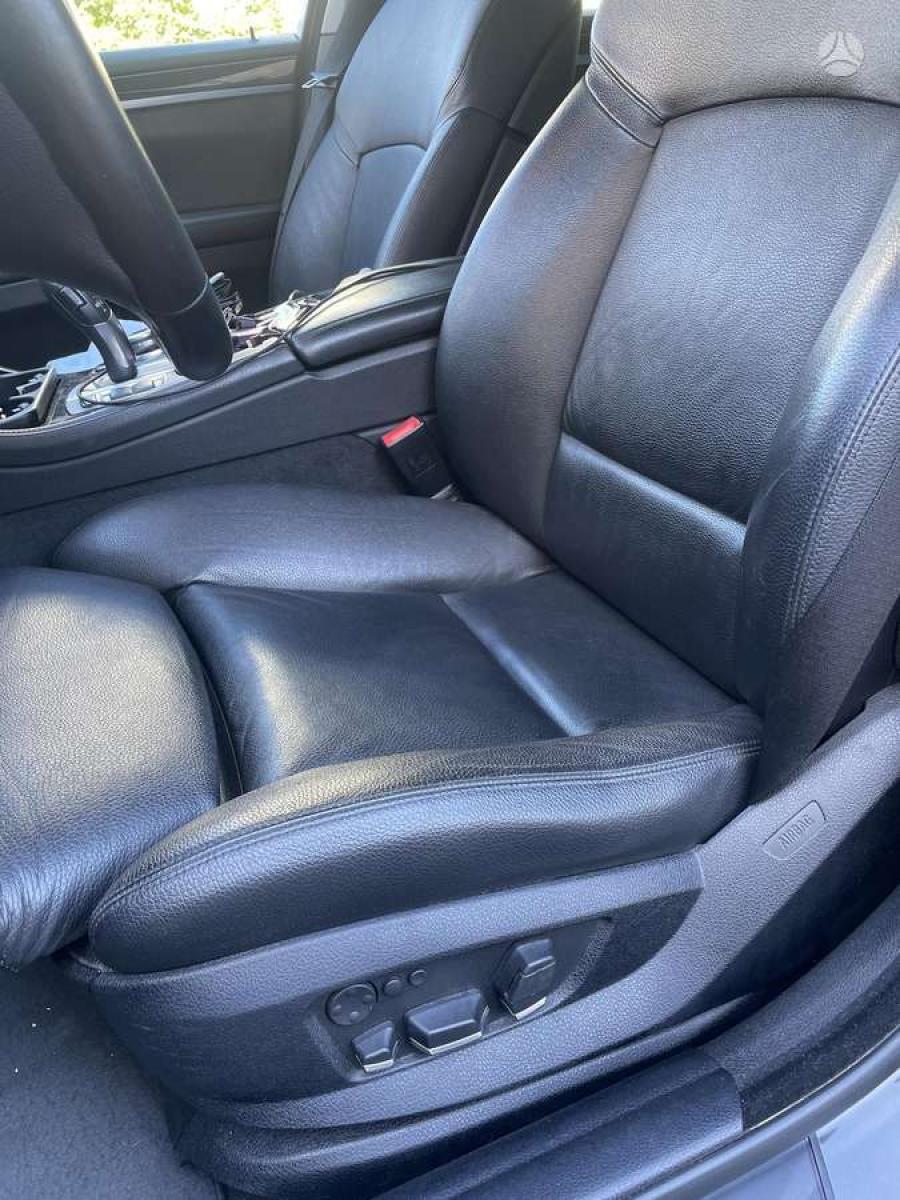 Grey BMW 520 2012 in Sakiai, with an engine capacity of 2.00 L and mileage of 232 thousand km for 8900 €, photo 13 on AUTOMOTO.COM.LV