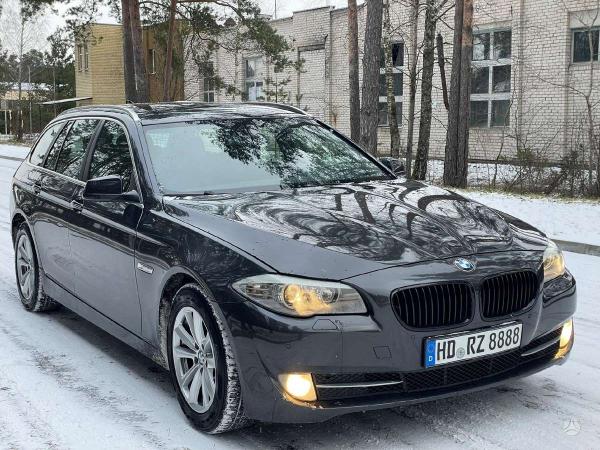 Grey BMW 520 2013 in Varena, with an engine capacity of 2.00 L and mileage of 323 thousand km for 7500 €, photo 1 on AUTOMOTO.COM.LV