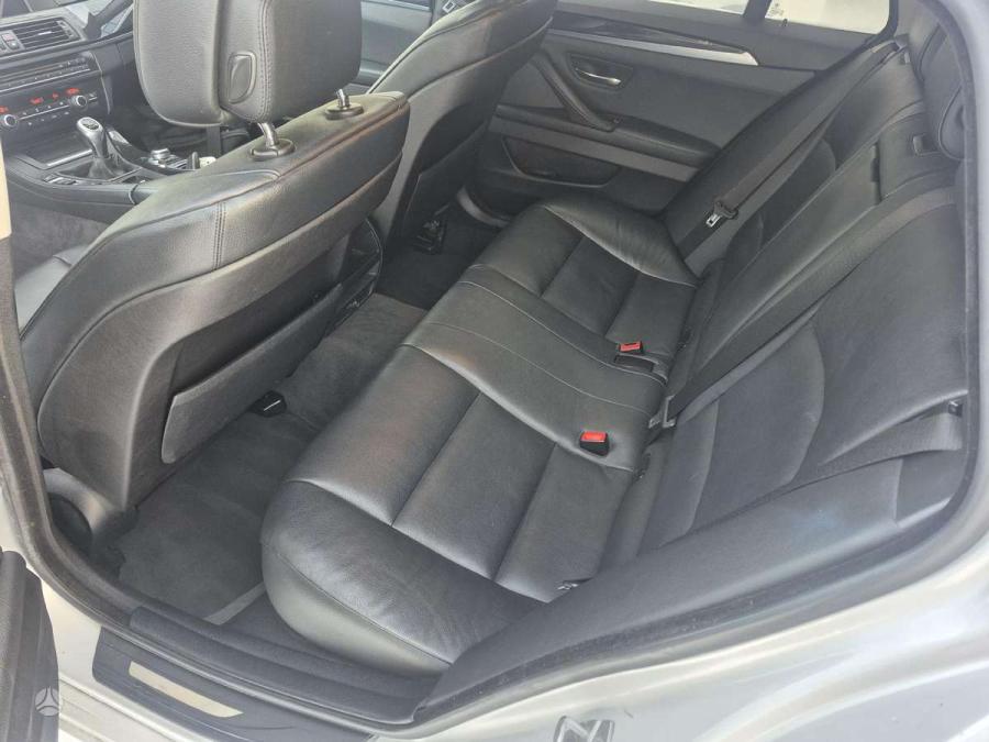 Grey BMW 520 2013 in Vilnius, with an engine capacity of 2.00 L and mileage of 260 thousand km for 7250 €, photo 10 on AUTOMOTO.COM.LV