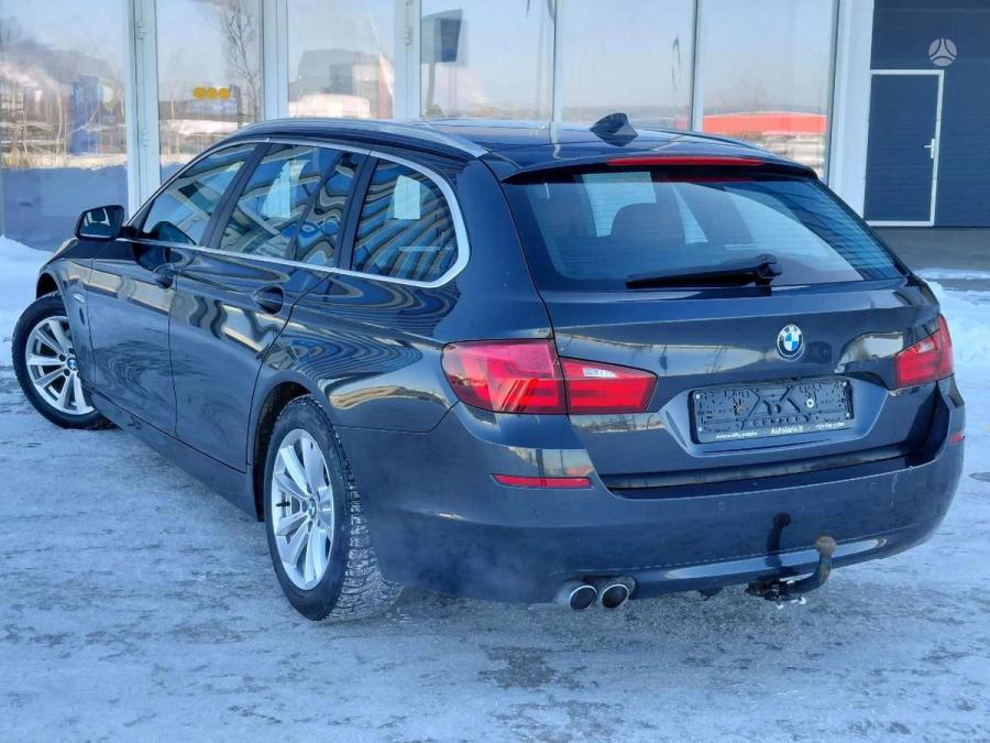 Grey BMW 520 2013 in Vilnius, with an engine capacity of 2.00 L and mileage of 296 thousand km for 9500 €, photo 4 on AUTOMOTO.COM.LV