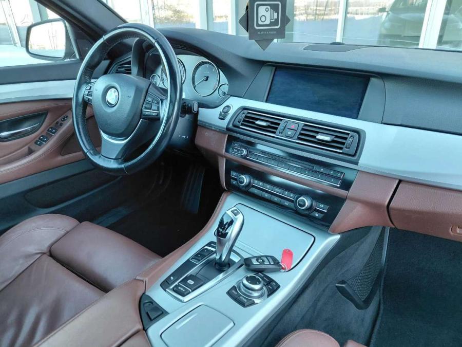 Grey BMW 520 2013 in Vilnius, with an engine capacity of 2.00 L and mileage of 296 thousand km for 9500 €, photo 14 on AUTOMOTO.COM.LV