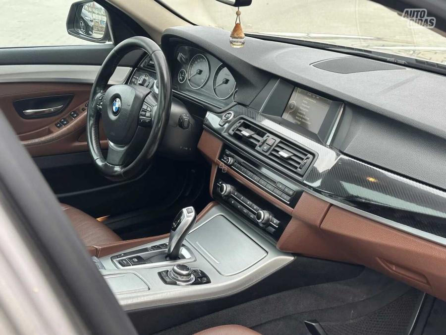 Grey BMW 520 2013 in Vilnius, with an engine capacity of 2.00 L and mileage of 389 thousand km for 8500 €, photo 12 on AUTOMOTO.COM.LV