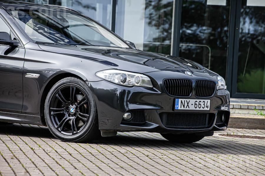 Grey BMW 520 2013 in Tukums, with an engine capacity of 2.00 L and mileage of 216 thousand km for 8590 €, photo 8 on AUTOMOTO.COM.LV
