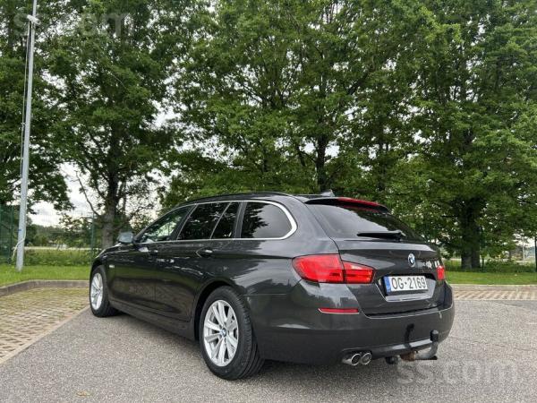 Grey BMW 520 2013 in Valmiera, with an engine capacity of 2.00 L and mileage of 284 thousand km for 7850 €, photo 3 on AUTOMOTO.COM.LV