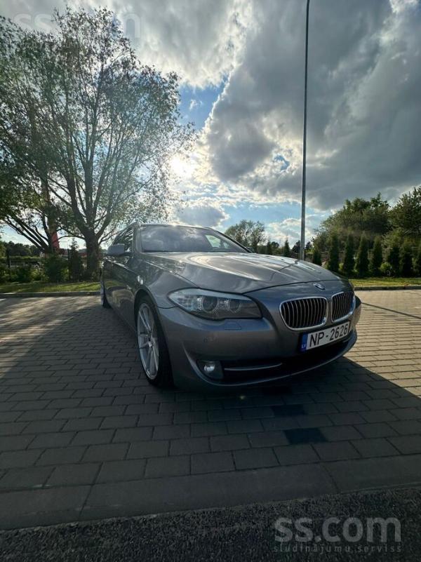 Grey BMW 520 2013 in Riga, with an engine capacity of 2.00 L and mileage of 328 thousand km for 8900 €, photo 6 on AUTOMOTO.COM.LV