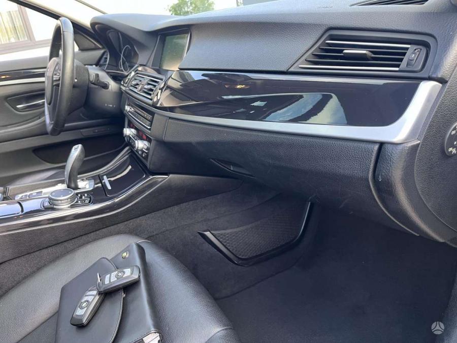 Grey BMW 520 2013 in Kaunas, with an engine capacity of 2.00 L and mileage of 288 thousand km for 8200 €, photo 12 on AUTOMOTO.COM.LV