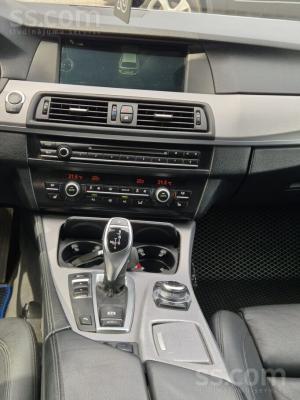 Grey BMW 520 2013 in Riga, with an engine capacity of 2.00 L and mileage of 329 thousand km for 8990 €, photo 13 on AUTOMOTO.COM.LV