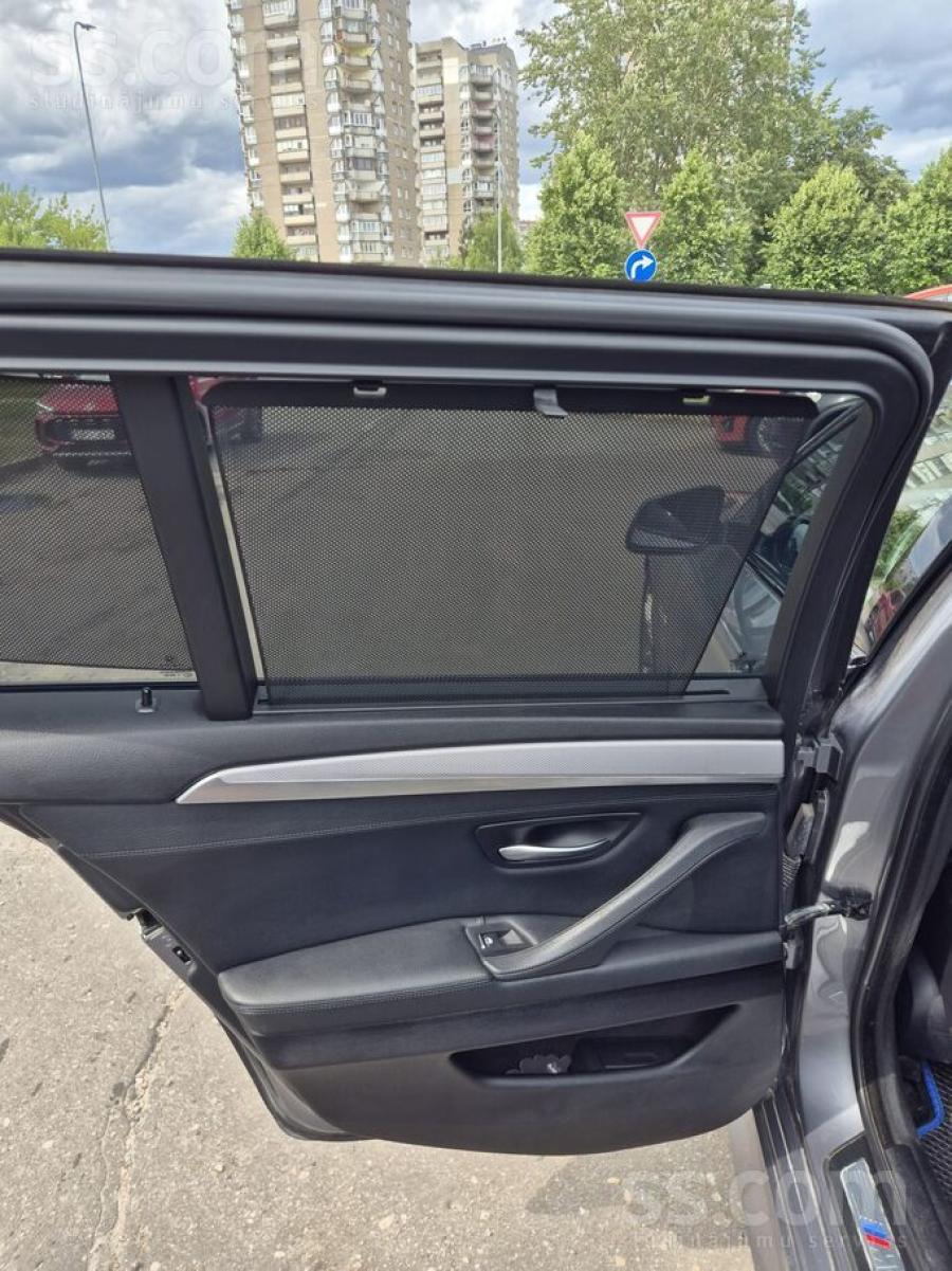 Grey BMW 520 2013 in Riga, with an engine capacity of 2.00 L and mileage of 329 thousand km for 8990 €, photo 16 on AUTOMOTO.COM.LV