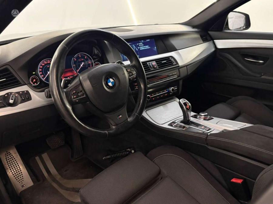 Grey BMW 520 2013 in Marijampole, with an engine capacity of 2.00 L and mileage of 306 thousand km for 8950 €, photo 3 on AUTOMOTO.COM.LV