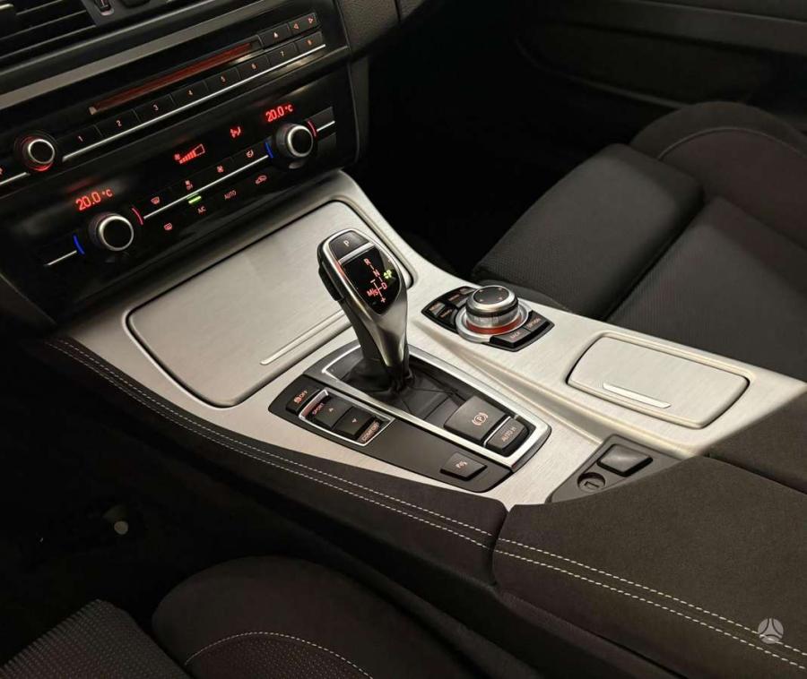 Grey BMW 520 2013 in Marijampole, with an engine capacity of 2.00 L and mileage of 306 thousand km for 8950 €, photo 10 on AUTOMOTO.COM.LV