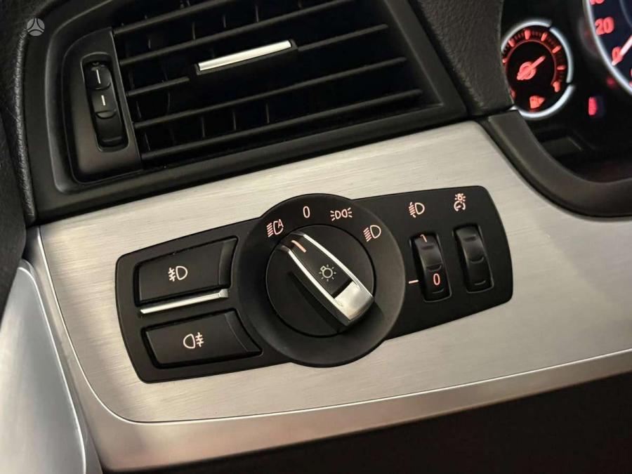 Grey BMW 520 2013 in Marijampole, with an engine capacity of 2.00 L and mileage of 306 thousand km for 8950 €, photo 13 on AUTOMOTO.COM.LV