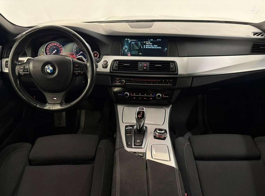 Grey BMW 520 2013 in Marijampole, with an engine capacity of 2.00 L and mileage of 306 thousand km for 8950 €, photo 17 on AUTOMOTO.COM.LV