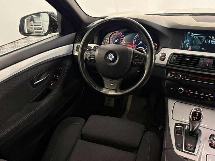 Grey BMW 520 2013 in Marijampole, with an engine capacity of 2.00 L and mileage of 306 thousand km for 8950 €, photo 18 on AUTOMOTO.COM.LV